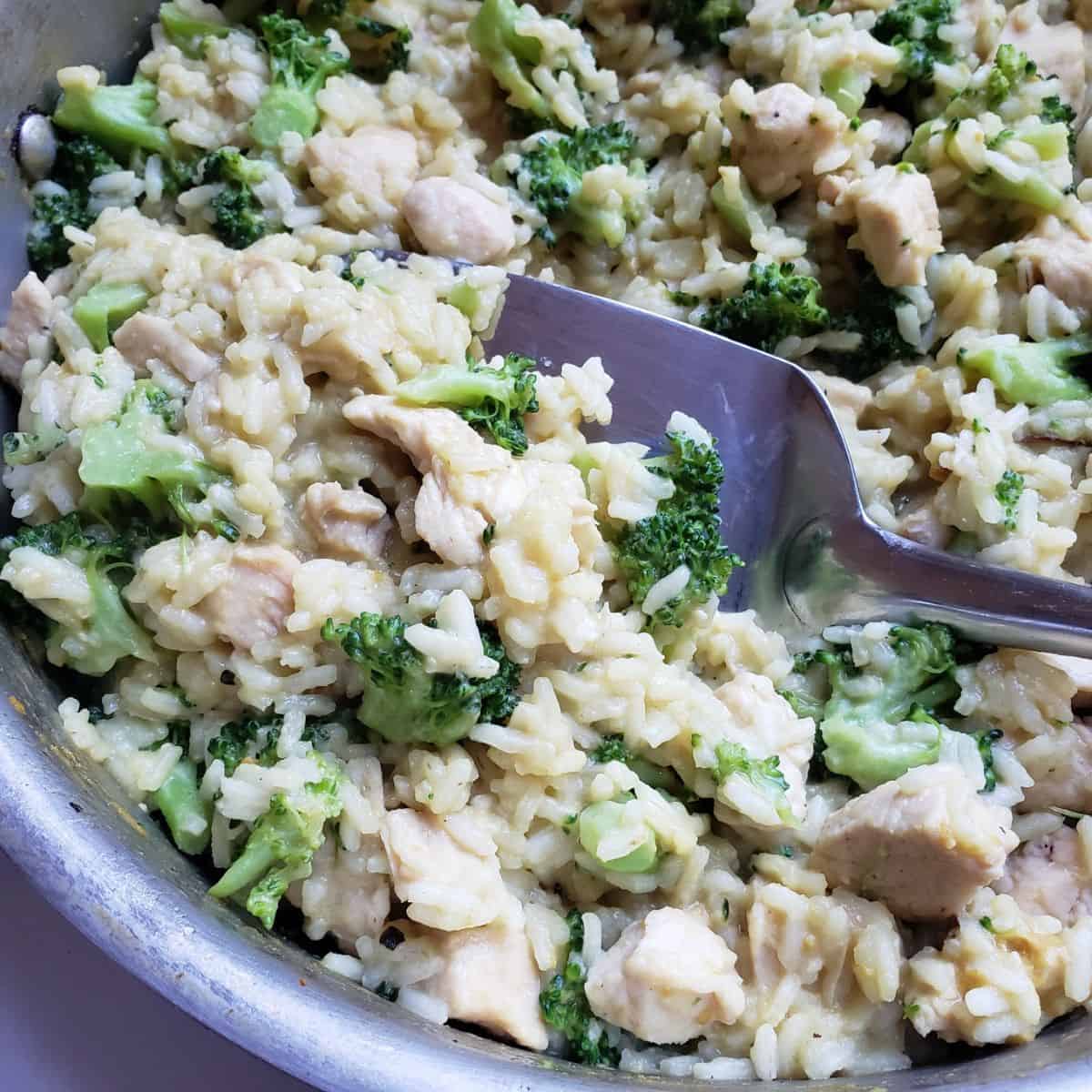 One-Pan "Cheesy" Chicken Broccoli & Rice - Thriving Gluten Free
